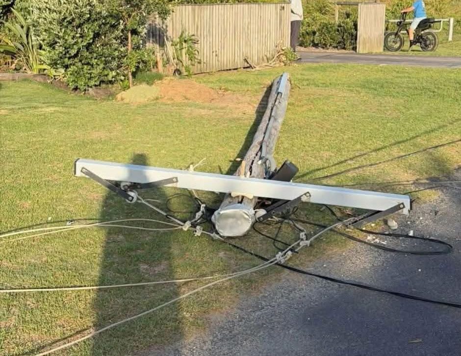 Fallen power pole turns the lights out at Tomakin - Power FM Bega Bay